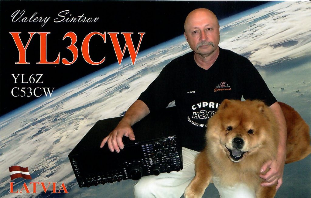 业余无线电通联（QSL）卡片墙 – 飞翔的中子